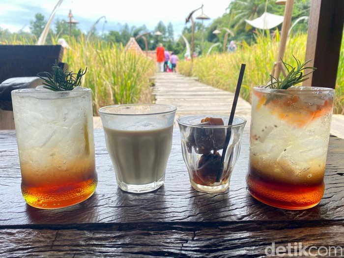 Makan di Restoran Ini Seperti di Rumah Nenek dengan Pemandangan Sawah