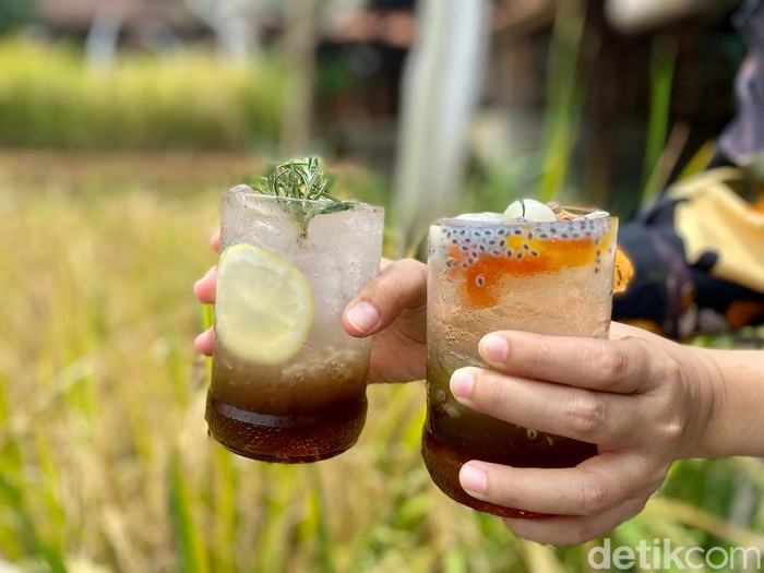 Makan di Restoran Ini Seperti di Rumah Nenek dengan Pemandangan Sawah