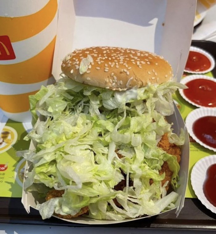 10 Potret Burger hingga Es Krim McDonald's Tak Sesuai Ekspektasi