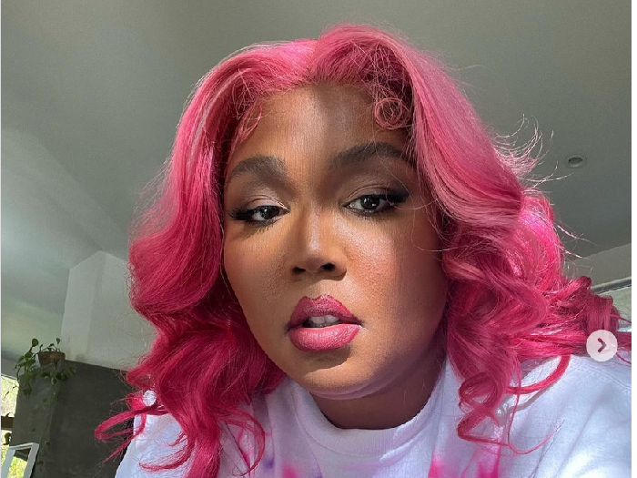 7 Inspirasi Warna Rambut 2023, Rose Gold hingga Warna Terong