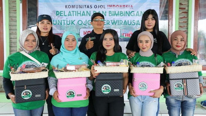 Kajol Indonesia Gelar Pelatihan Wirausaha untuk Ojol di Garut Kajol Indonesia Gelar Pelatihan Wirausaha untuk Ojol di Garut