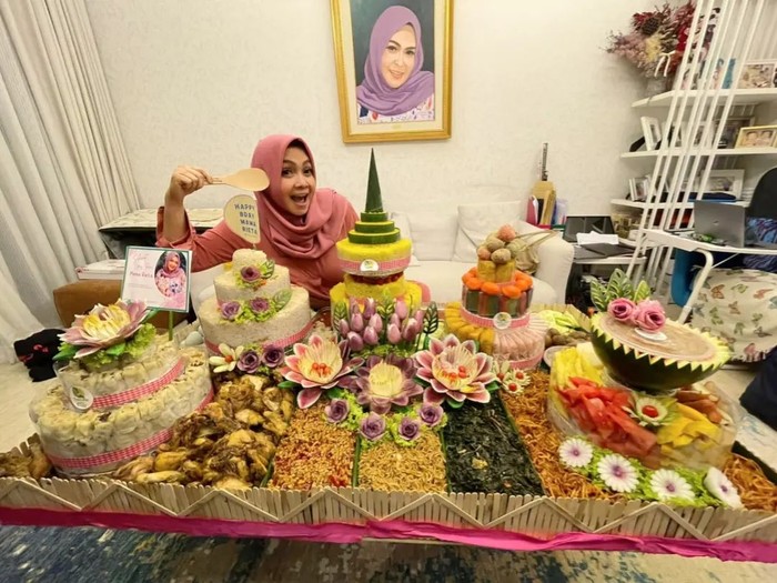 10 Momen Rieta Amilia Kulineran, Makan Durian hingga Ngopi