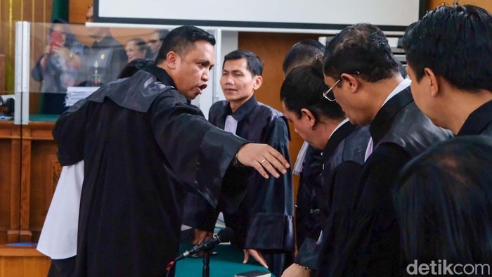Dag Dig Dug, Richard Eliezer Berdoa Jelang Vonis Dag Dig Dug, Richard Eliezer Berdoa Jelang Vonis