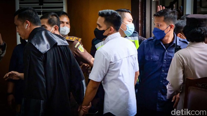 Dag Dig Dug, Richard Eliezer Berdoa Jelang Vonis Dag Dig Dug, Richard Eliezer Berdoa Jelang Vonis