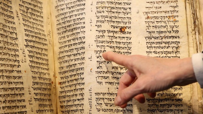 Potret Alkitab Ibrani Tertua di Dunia Bakal Dilelang hingga Rp 758,8 M