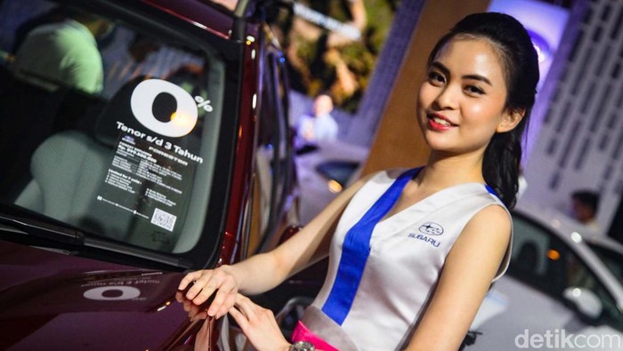 Deretan Usher Cantik Bikin Betah Pengunjung IIMS 2023