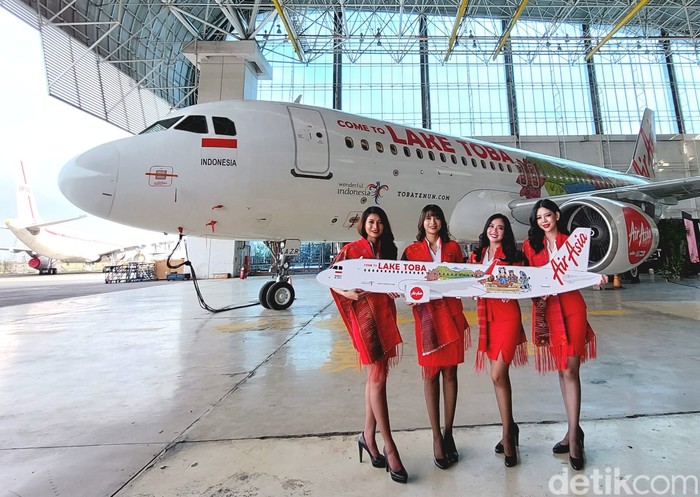 Foto: Cantiknya Pramugari AirAsia Promosikan Danau Toba Foto: Cantiknya Pramugari AirAsia Promosikan Danau Toba