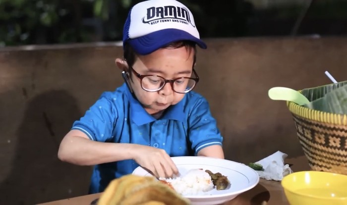 Daus Mini Hobi Kulineran, Doyan Seafood hingga Nasi Kebuli