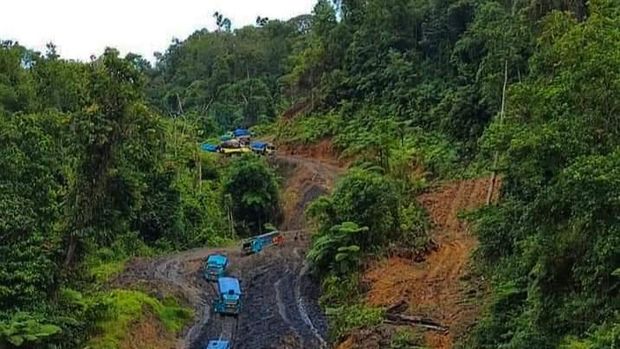 Penampakan 500 Truk 3 Bulan Terjebak di Trans Papua Yalimo yang Rusak Berat Penampakan 500 Truk 3 Bulan Terjebak di Trans Papua Yalimo yang Rusak Berat