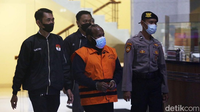 Foto Foto Bupati Mamberamo Tengah Berompi Tahanan Kpk