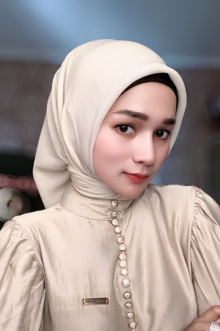 5 Potret Penampilan Valent Olivia Kini Berhijab, Siap Menikah?