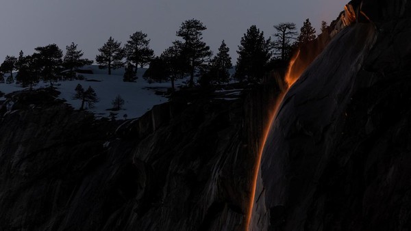 Fenomena Air Terjun Api di Taman Nasional Yosemite California