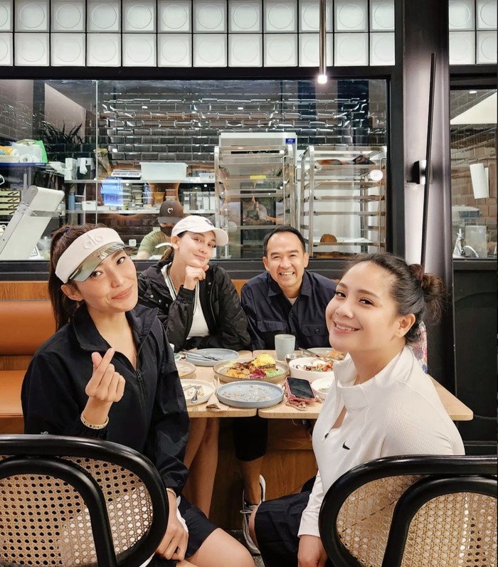 Bahagianya Iwet Ramadhan Saat Makan Bareng Geng Menteri Ceria