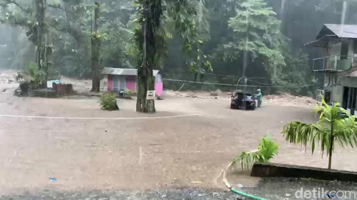 Sempat Putus Total Akibat Longsor, Jalur Padang-Bukitinggi Dibuka Lagi Sempat Putus Total Akibat Longsor, Jalur Padang-Bukitinggi Dibuka Lagi