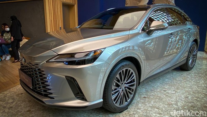 Potret Lexus RX Terbaru yang Bikin 1.000 Orang Indonesia Antre!