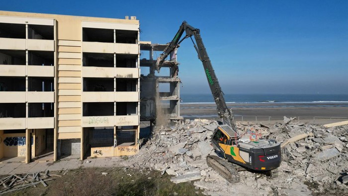 Potret Apartemen Pinggir Pantai Prancis yang Dirobohkan karena Khawatir Erosi