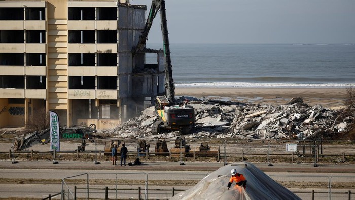 Potret Apartemen Pinggir Pantai Prancis yang Dirobohkan karena Khawatir Erosi