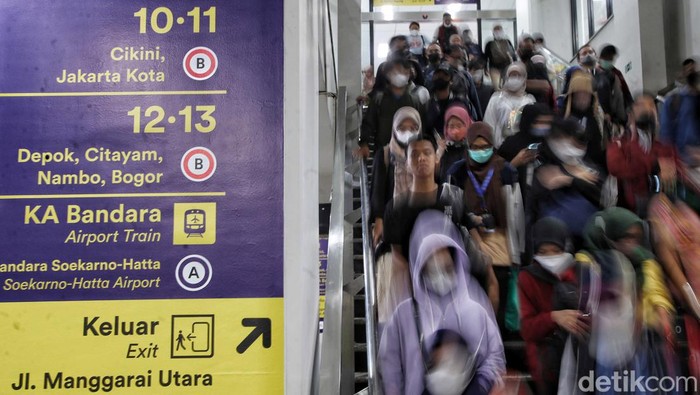 Melihat Pilar Besar Stasiun Manggarai yang Dikeluhkan Anker