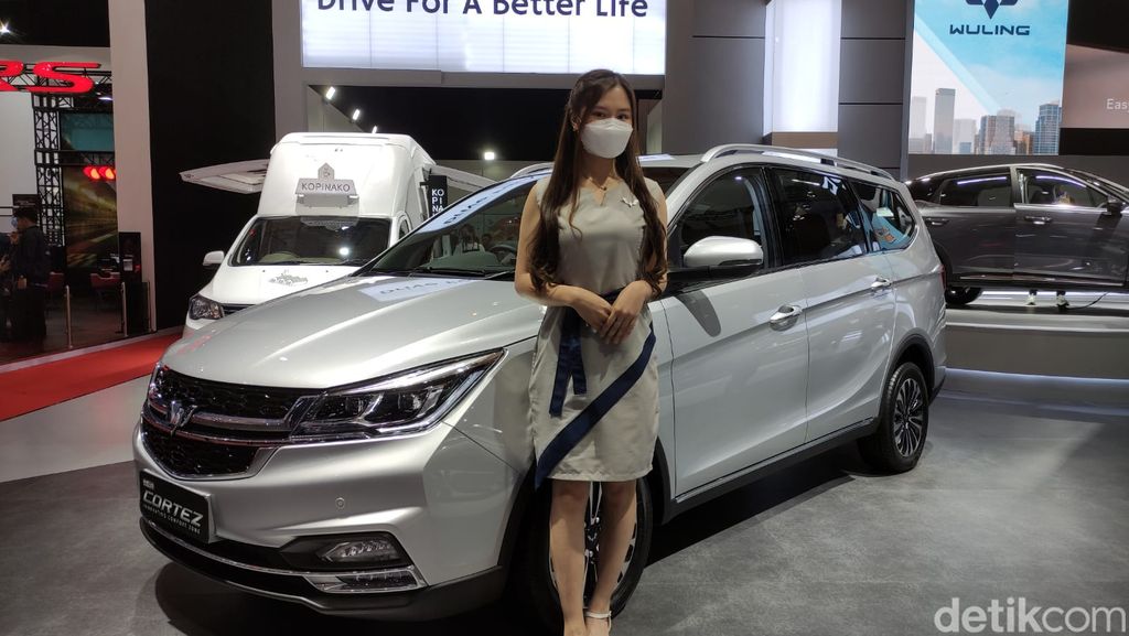 Alasan Usher Masih Malu-malu Lepas Masker di IIMS 2023 Alasan Usher Masih Malu-malu Lepas Masker di IIMS 2023