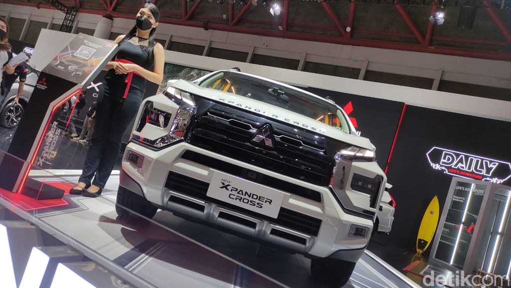 Alasan Usher Masih Malu-malu Lepas Masker di IIMS 2023 Alasan Usher Masih Malu-malu Lepas Masker di IIMS 2023