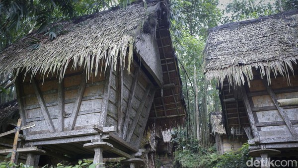 Melihat Lumbung Padi Warga Baduy Luar di Desa Kanekes