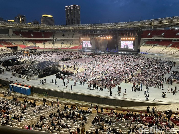 View Panggung Konser Raisa dari Tribun Stadion Utama GBK