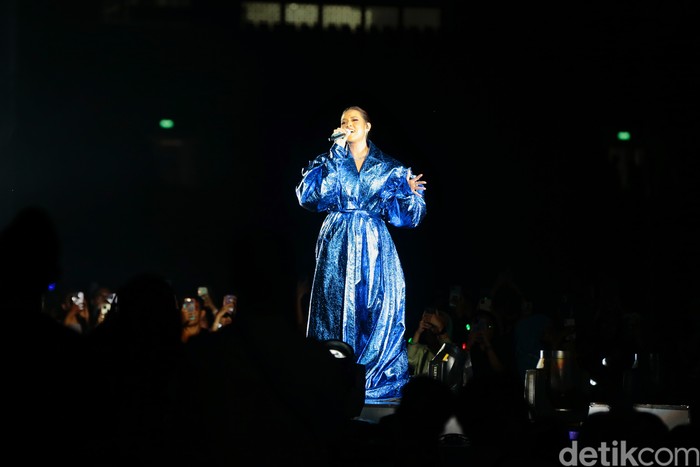 10 Potret Raisa di Panggung Konser Tunggal 'Raisa Live in Concert'