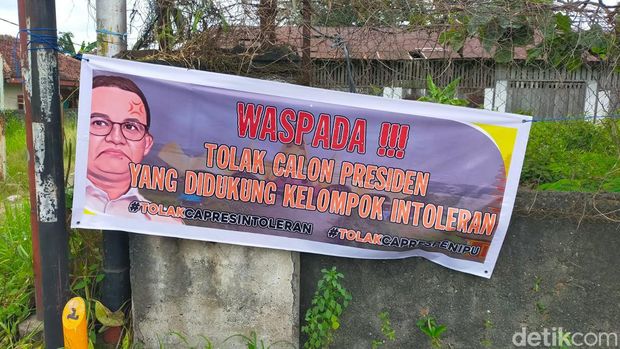 Spanduk Penolakan Anies Muncul di Lampung, Disebut Capres Intoleran Spanduk Penolakan Anies Muncul di Lampung, Disebut Capres Intoleran