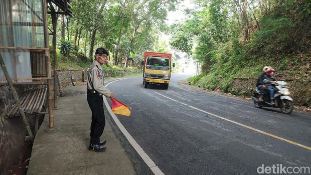 Masro dan Masa Tua di Tanjakan Alinayin Ciamis Masro dan Masa Tua di Tanjakan Alinayin Ciamis