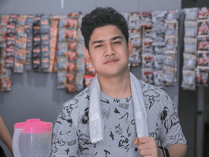 Syakir Daulay Akui Jarang Pulang Ketemu Ortu Karena Sibuk Garap Film Baru Syakir Daulay Akui Jarang Pulang Ketemu Ortu Karena Sibuk Garap Film Baru