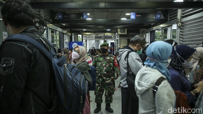 Cegah Pelecehan Seksual, Personel TNI Disiagakan di TransJakarta