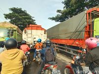 Jalur Pantura Juwana Pati Lumpuh, Macet hingga 11 Kilometer!