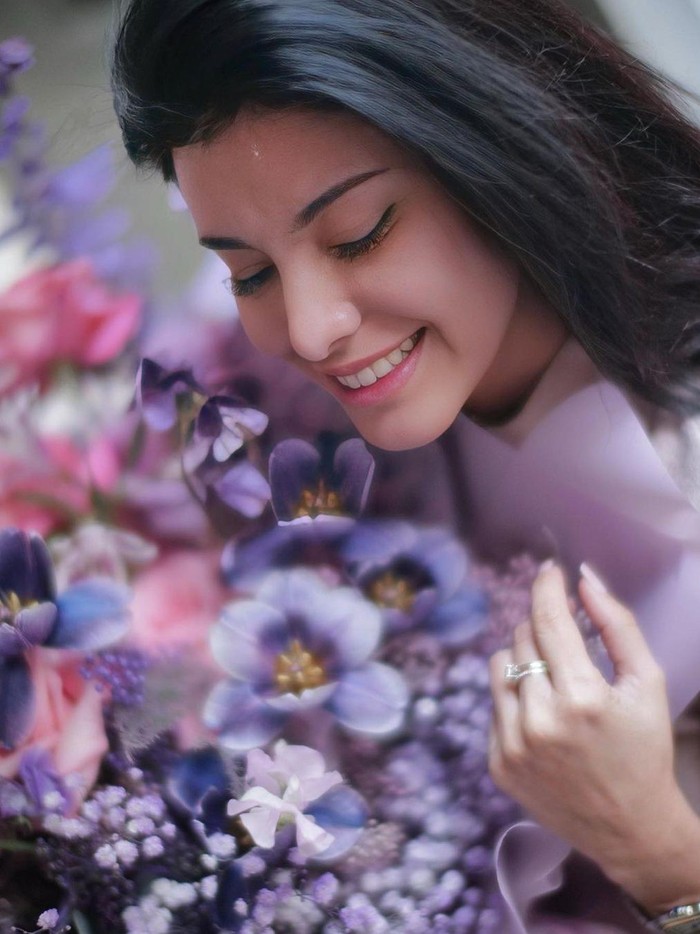 8 Pesona Medina Barackbah, Cewek yang Diduga Pacar Gading Marten