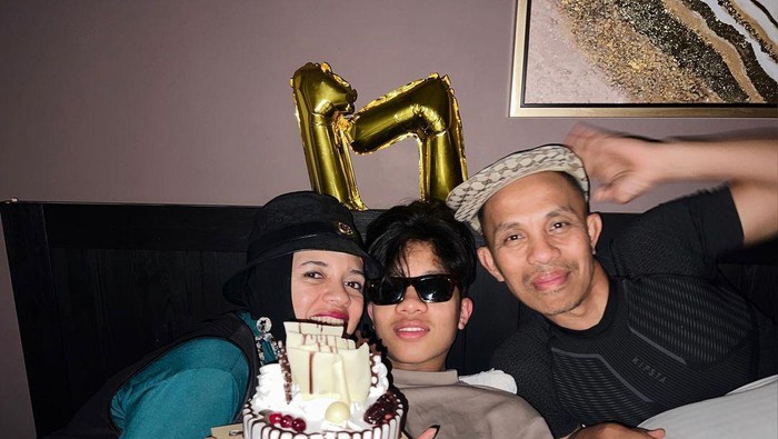 10 Potret Gen Halilintar Rayakan Ultah Fateh di Burj Khalifa, Habis Rp 1 M?