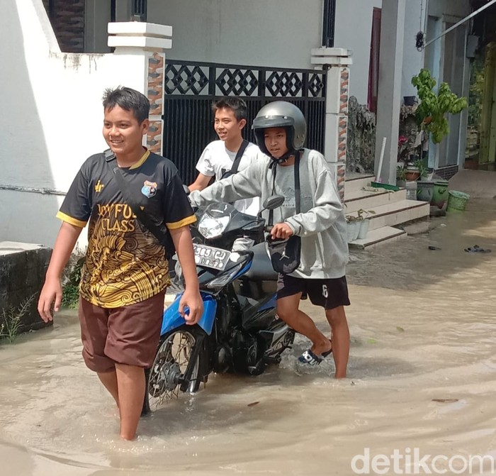 Bengawan Solo Meluap, Permukiman Warga Bojonegoro Mulai Terendam