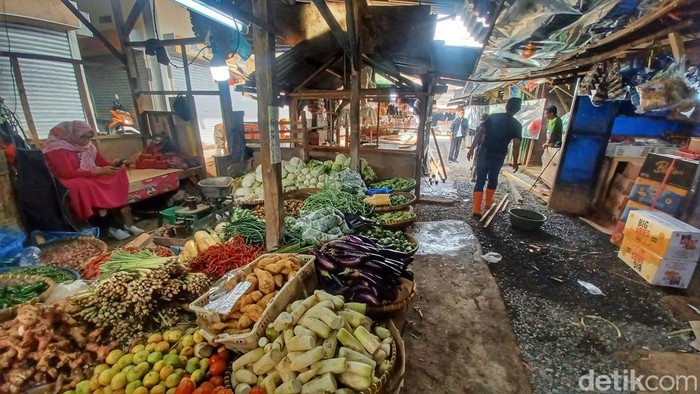 Pasar Baleendah Mendadak Dipoles Jelang Didatangi Jokowi Pasar Baleendah Mendadak Dipoles Jelang Didatangi Jokowi