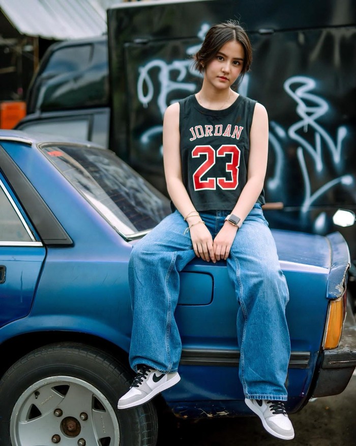 5 Potret Anisa Rahim, Selebgram Jago Main Game Lulusan Fashion Design