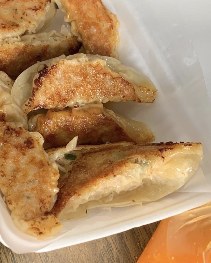 Mantul! 20 Kuotie Isi Ayam yang Gurih Ada di Sini