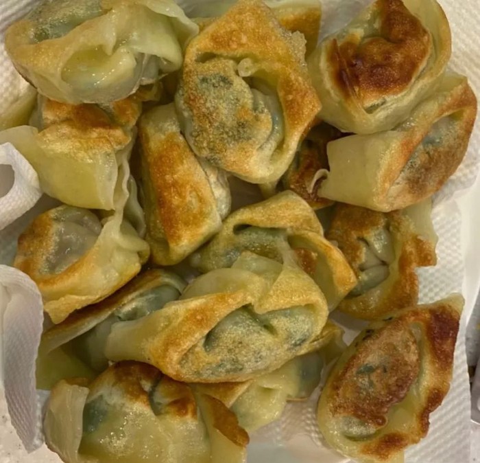 Mantul! 20 Kuotie Isi Ayam yang Gurih Ada di Sini
