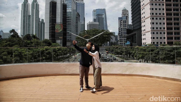 Melihat Suasana di Halte Dukuh Atas 1 yang Beroperasi Kembali