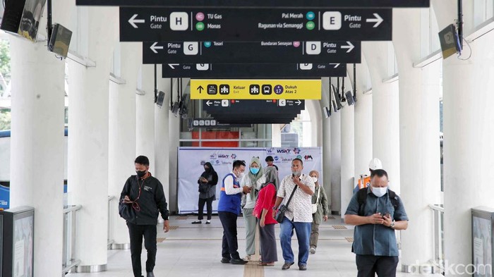 Melihat Suasana di Halte Dukuh Atas 1 yang Beroperasi Kembali