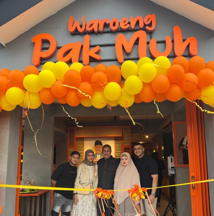 Serunya! Fadil Jaidi Tumpengan dan Sarapan di Paris Bareng Pak Muh