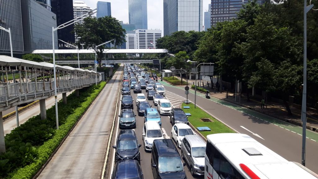 Hari Sudah Siang, Sudirman dan Gatot Subroto Arah Senayan Macet Parah Hari Sudah Siang, Sudirman dan Gatot Subroto Arah Senayan Macet Parah