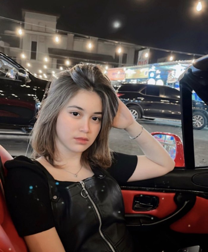 Gaya Ngopi Clara Lasut, Aspri Terbaru Hotman Paris yang Cantik