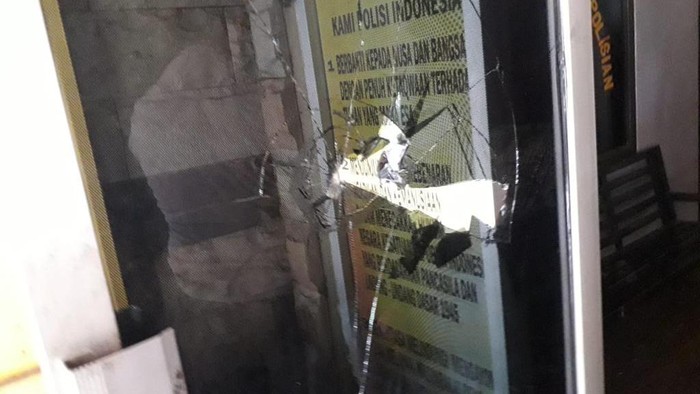 Ngamuk Bawa Golok di Markas Polisi Bikin Pria Cipayung Jadi Tersangka Ngamuk Bawa Golok di Markas Polisi Bikin Pria Cipayung Jadi Tersangka