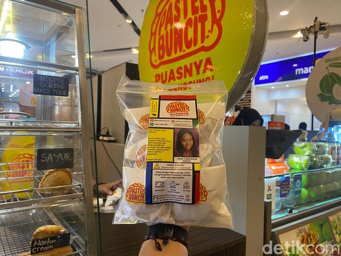 Pedas Mantap! Pastel Udang Balado dan Pastel Sambal Matah yang Buncit