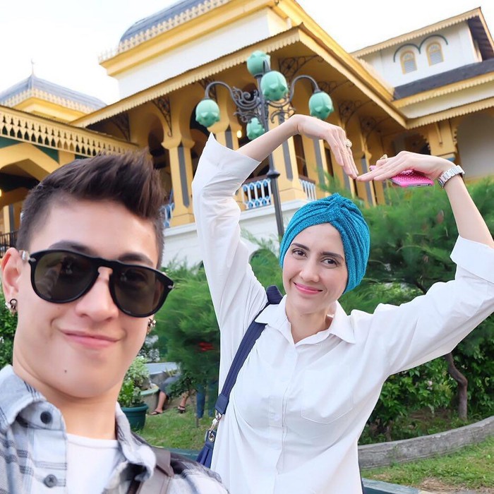 Potret Transgender Thailand Ganteng di Istana Maimun, Anak Medan Rupanya!