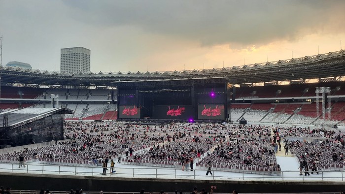 Gate Dibuka! Ini Penampakan Bagian Dalam GBK Jelang Konser BLACKPINK