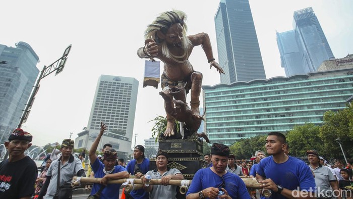Pawai Ogoh-ogoh Semarakkan CFD di Bundaran HI