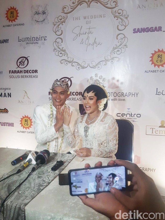 6 Potret Bahagianya Shinta Bachir Resmi Jadi Istri Indra Kristianto